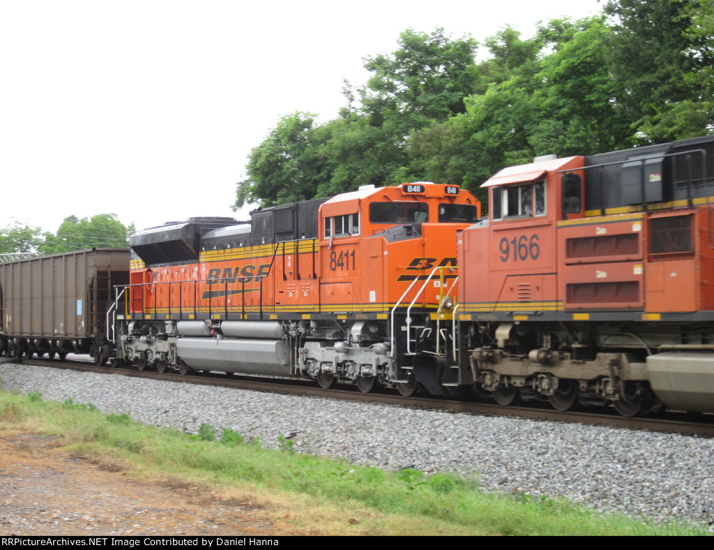 BNSF 8411
